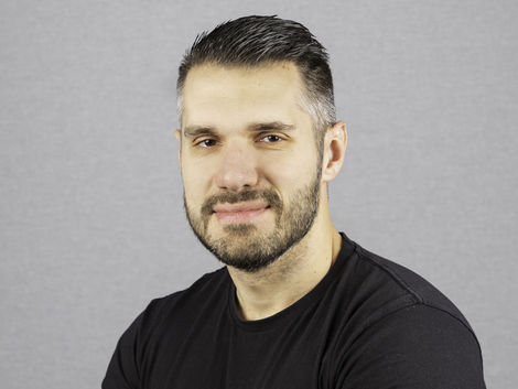 Adam Zelinka - Autor - Defencenews