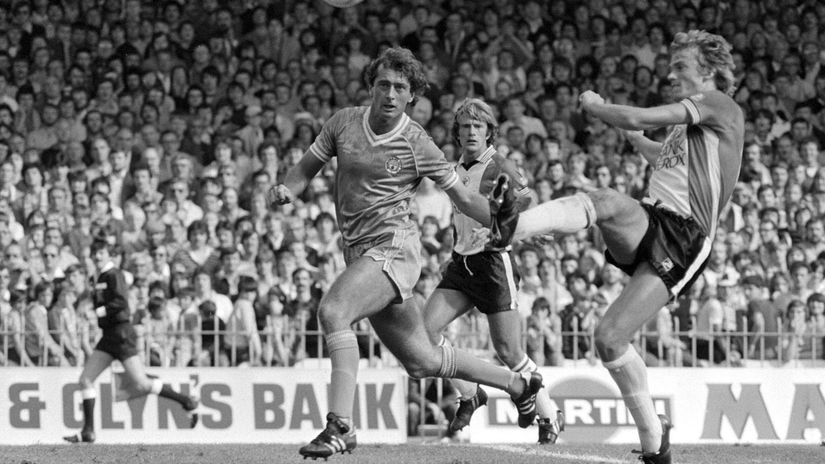 Rozhodol finále EPM. Zomrel prvý Angličan, ktorého čiastka presiahla ...