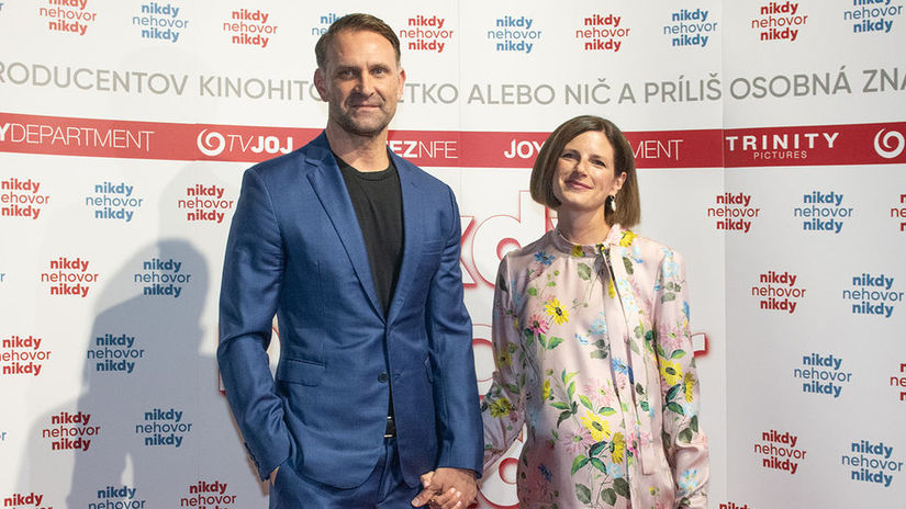 Maštalír v Prahe bez manželky, ale v Bratislave už žiarila po jeho boku ...