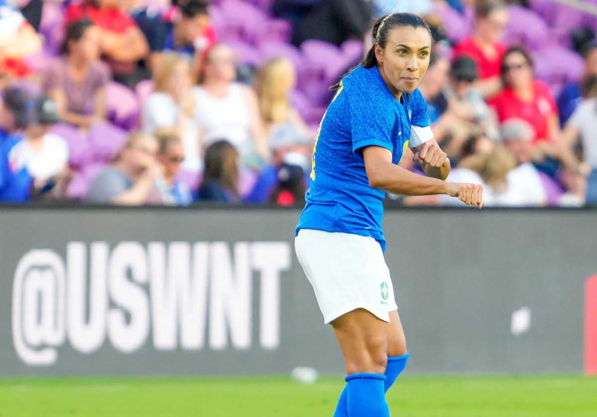 Marta sa vzoprela biede, nastúpila na autobus a vyrazila do sveta ...