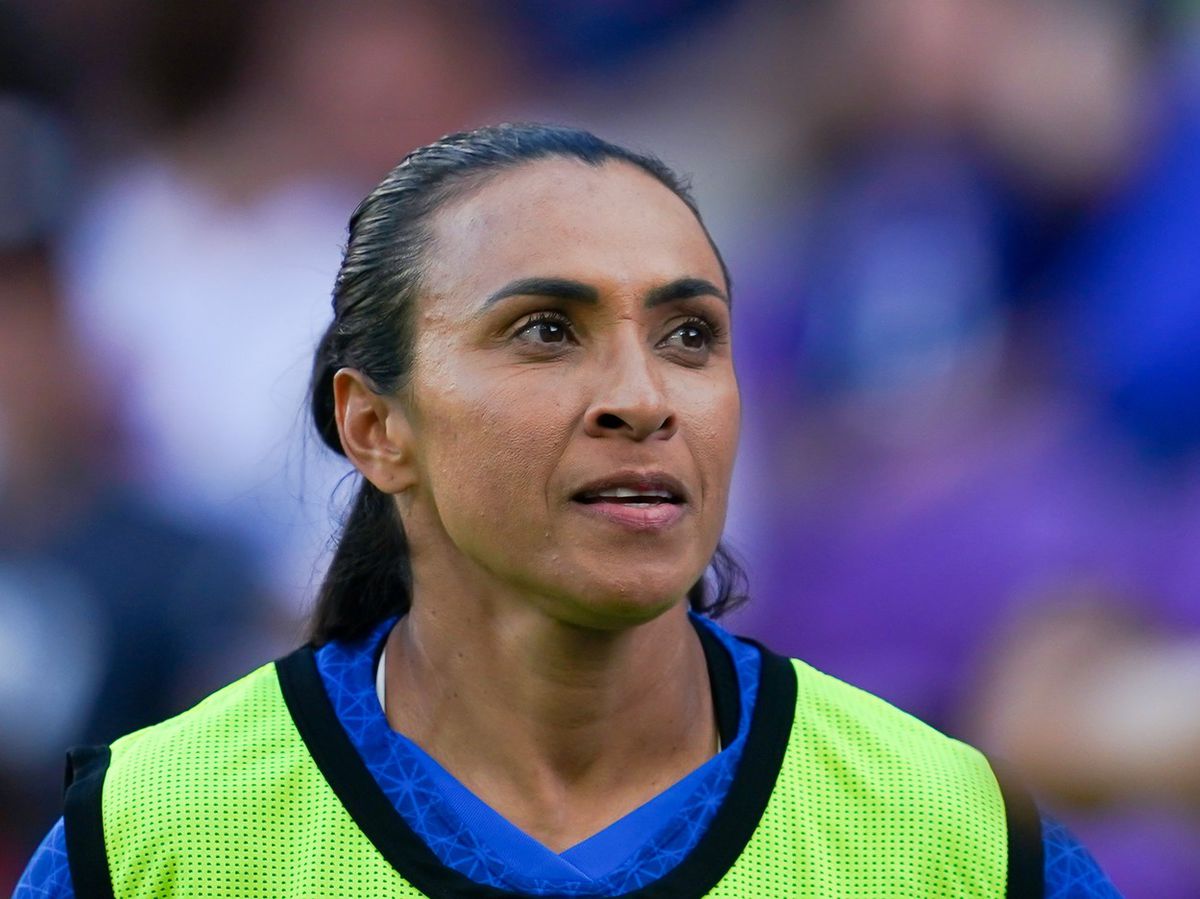 Marta sa vzoprela biede, nastúpila na autobus a vyrazila do sveta ...