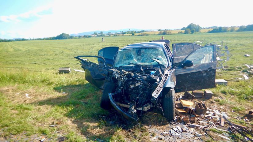 Pri dvoch vážnych nehodách sa zranilo päť detí, pod kolesami kamióna a ...