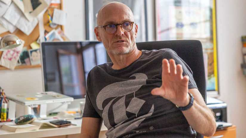 Robert Kirchhoff: Vnútri bol Dubček mini strom, malý strom - Film a ...