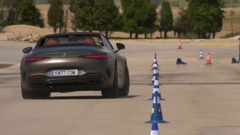 Km77: Mercedes-AMG SL 63 zvládol losí test. V slalome ho však ‘vyprášil ...