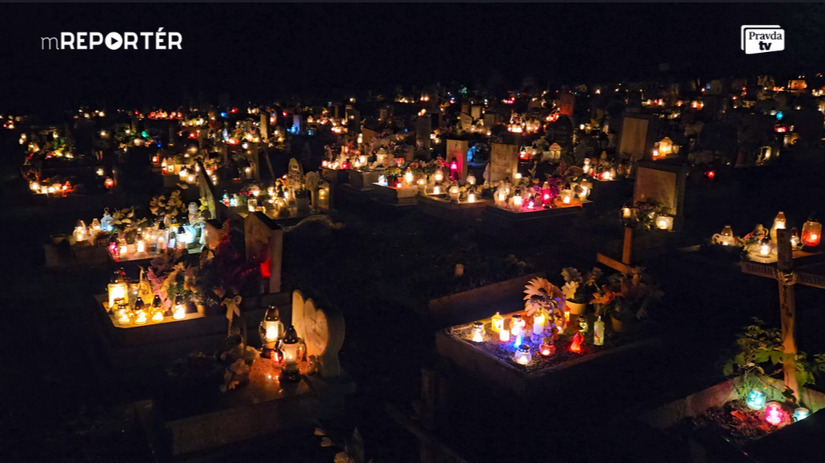 Večerný pohľad na impozantné svietiace scenérie, ktoré sa vytvorili na ...