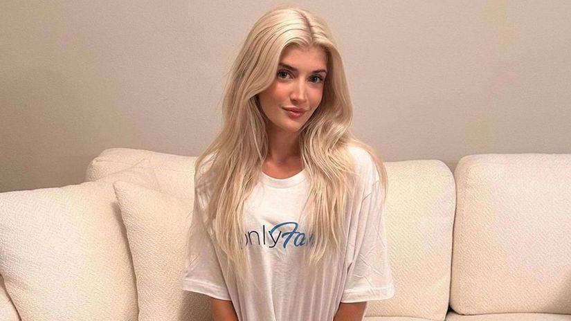 18-ročná dcéra Charlieho Sheena sa predvádza na OnlyFans! Jeho ostrá ...