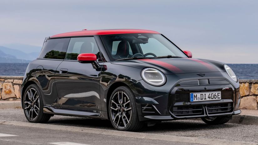 Mini Cooper SE JCW: Elektrický hatchback prichádza v športovej výbave ...