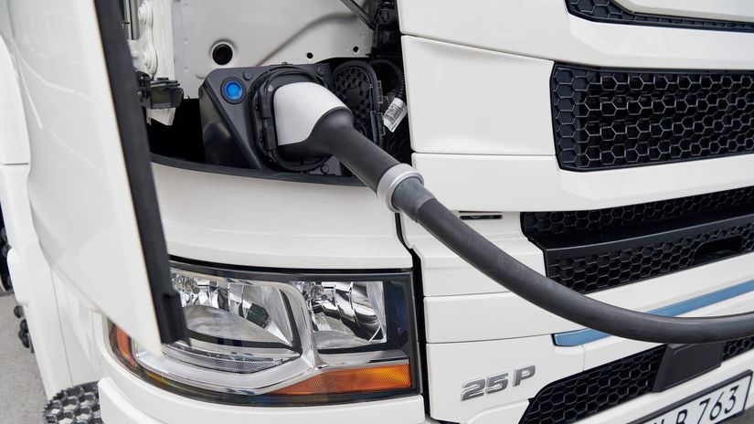 Scania končí s plug-in hybridmi. Odpískali ich zákazníci - Magazín ...