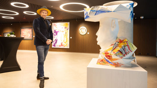 Luka Brase má klobúk z New Yorku a výstavu v bratislavskej Tower 5 ...