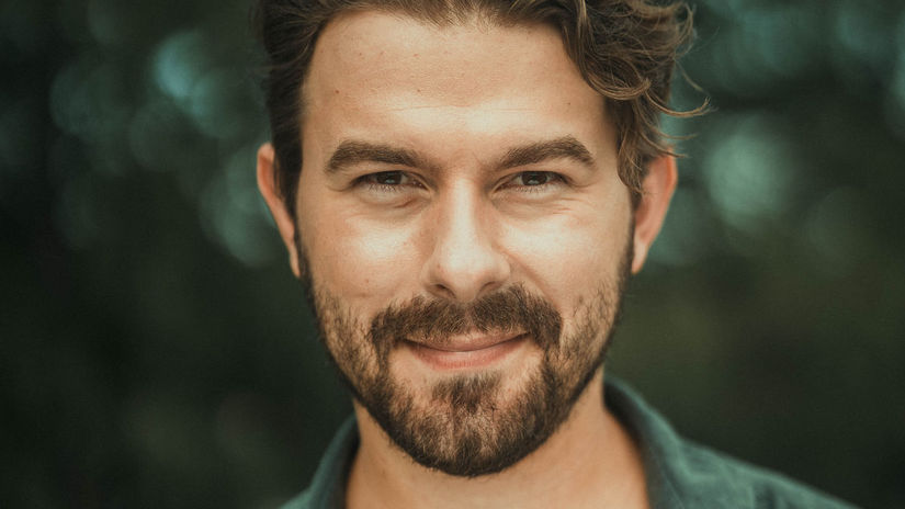 Richard Autner vydáva novú skladbu Vtáky. O smutnej krajine, v ktorej ...