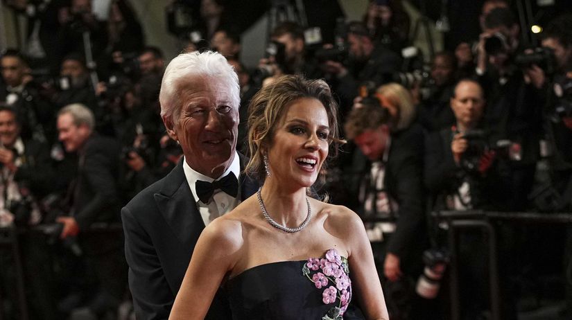 Richard Gere sa od manželky nedokázal odtrhnúť. 'Zakročiť' musel jeho ...