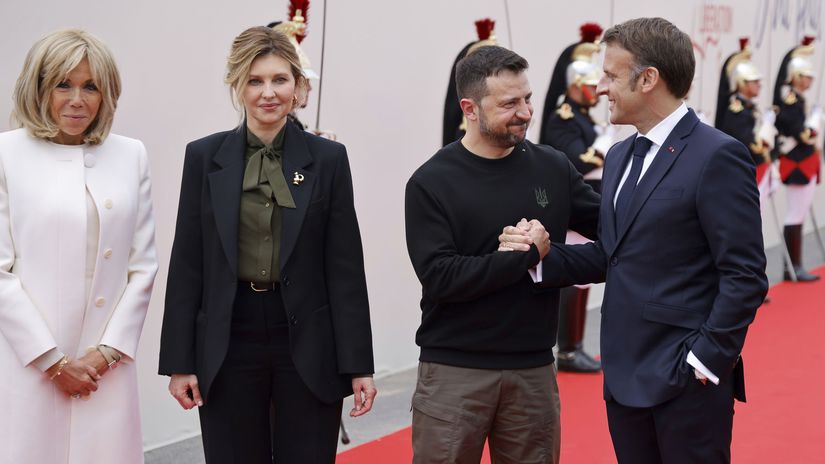 835. deň: Macron tiahne proti Putinovi: Po stíhačkách posiela Ukrajine ...