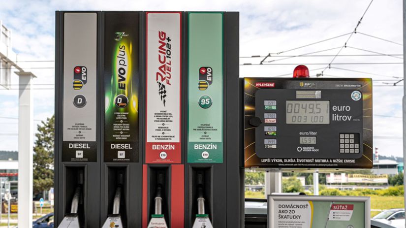 Vyskúšajte silu pretekárskeho benzínu: Palivo Racing Fuel 102 ...