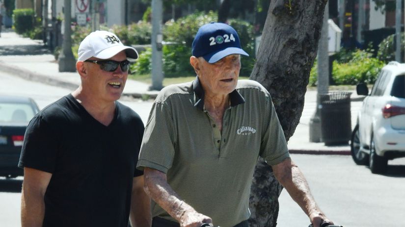 Pred rokmi bol Jamesom Bondom! Dnes je z neho 80-nik bojujúci so ...