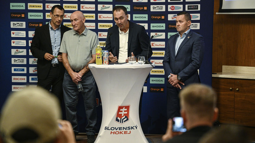 Dusno na tlačovke. Ste úplne mimo, reagoval Šatan po otázkach o etike ...