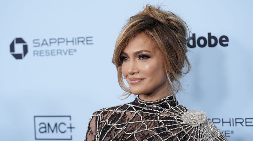 Ilúzia priehľadnej pavučinky na dokonalom tele? Kto iný by si trúfol ...