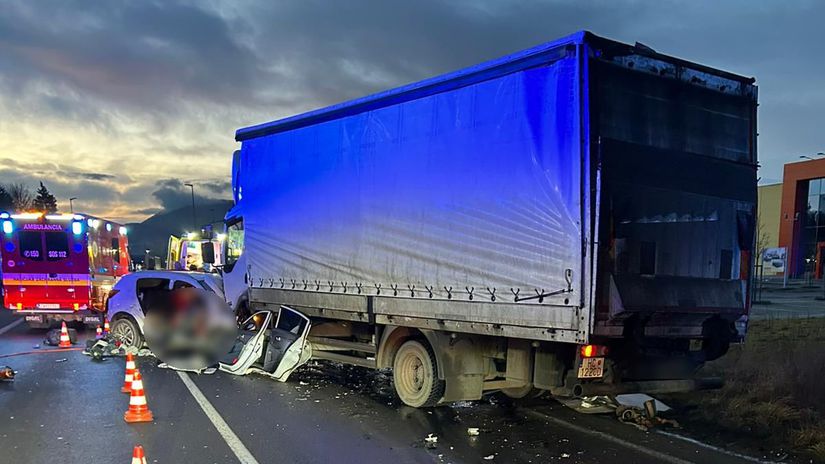 Tragická dopravná nehoda v Žiline: Dvaja mŕtvi, dvaja ranení. Cesta je ...