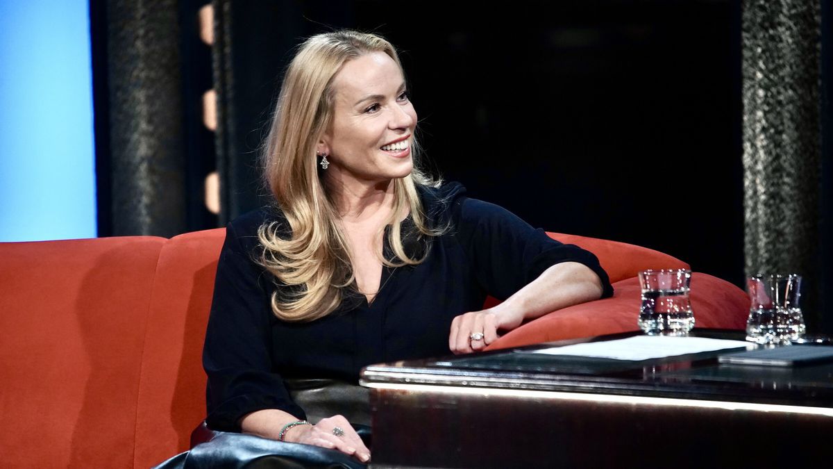 Nemusíte sa zakrývať, nahé scény nepoužijeme. A zrazu... Mórová sa ...