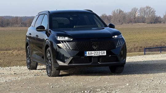 Test: Peugeot 5008. Pekné auto, ktoré nemá (poriadny) motor - Testy ...