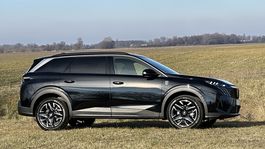 Test: Peugeot 5008. Pekné auto, ktoré nemá (poriadny) motor - Testy ...