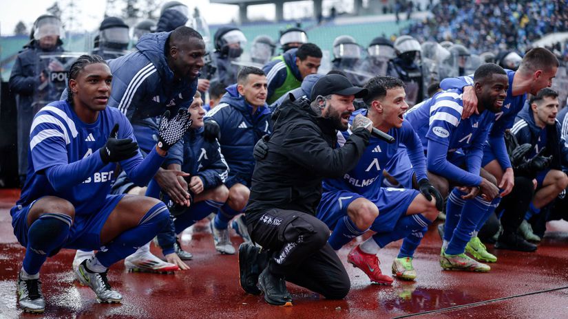 Nevídaný bizár v Bulharsku. V prvej lige držali minútu ticha za legendu ...