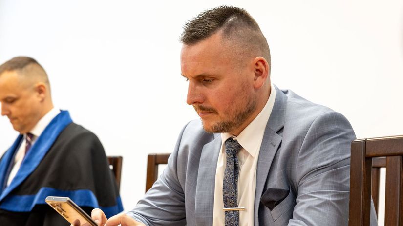 Extrémista Bombic ostáva vo väzbe, Ústavný súd mu zamietol obe ...