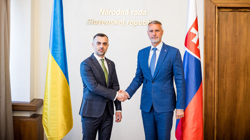 Bratislava ponúka Kyjevu pomocnú ruku. Raši s ukrajinským veľvyslancom ...