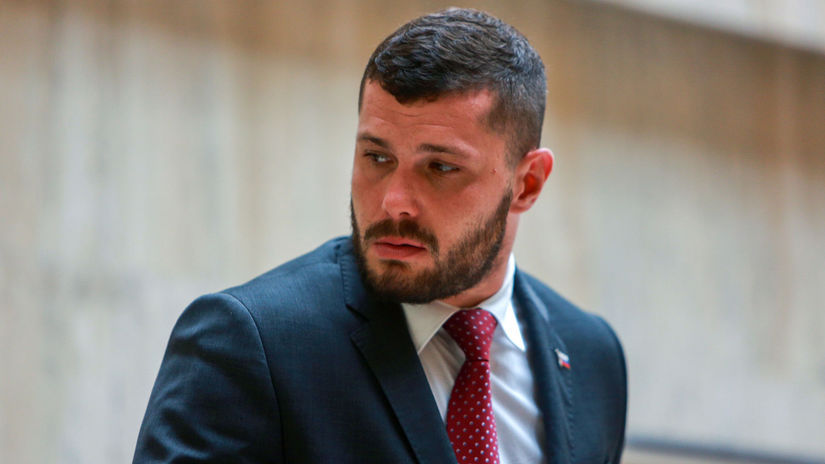 Nikde nebolo väčšie Slovenské národné povstanie ako na Slovensku, perlil poslanec Smeru Glück ...