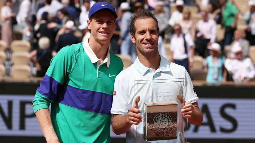 Djokovič postúpil bez straty setu. Sinner odprevadil domáceho hrdinu do ...