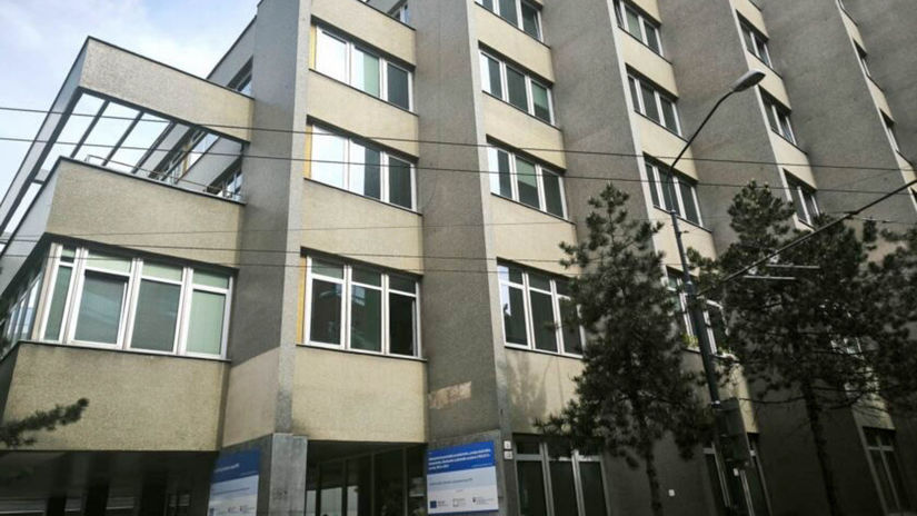 Štát naleje milióny do svojich budov. Opraví policajné stanice aj ...