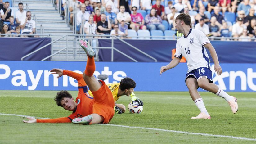 Holanďanom nepomohol ani neuveriteľný gól. Elliott zabezpečil obhajcom ...