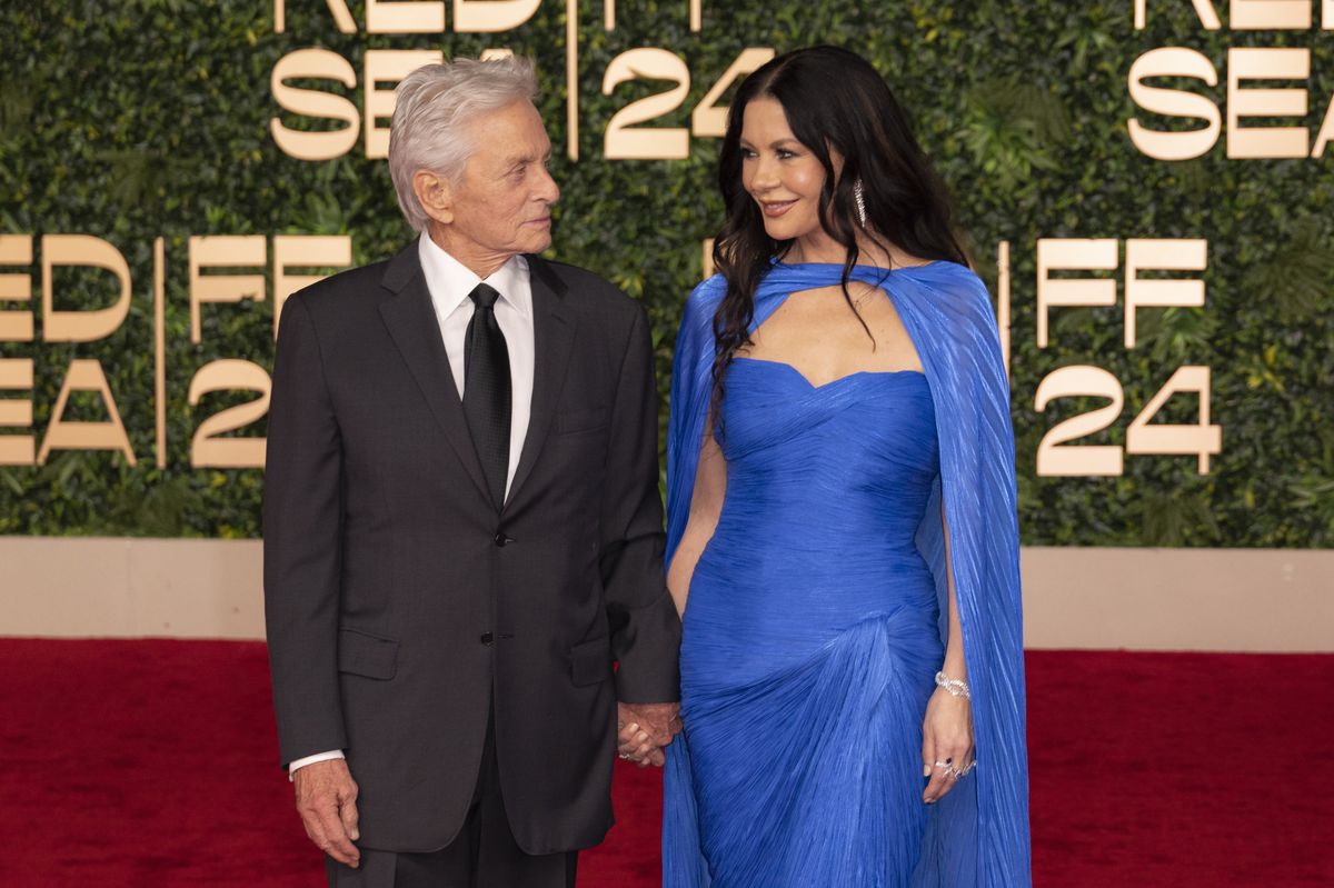 Dcéra Zety-Jones očarila v maminých šatách spred 20 rokov. Vyzerá však ...