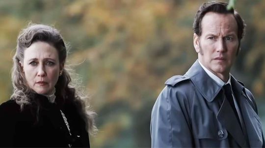 Výnimočná hororová séria znova ožíva. V zajatí démonov 4 prichádza s desivým príbehom a ...