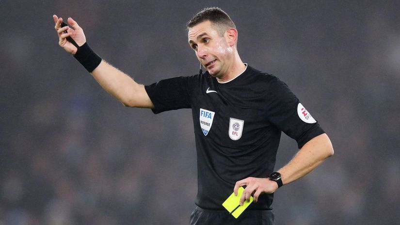 Škandál v Anglicku. Bývalý rozhodca Premier League mal natočiť nemravné ...