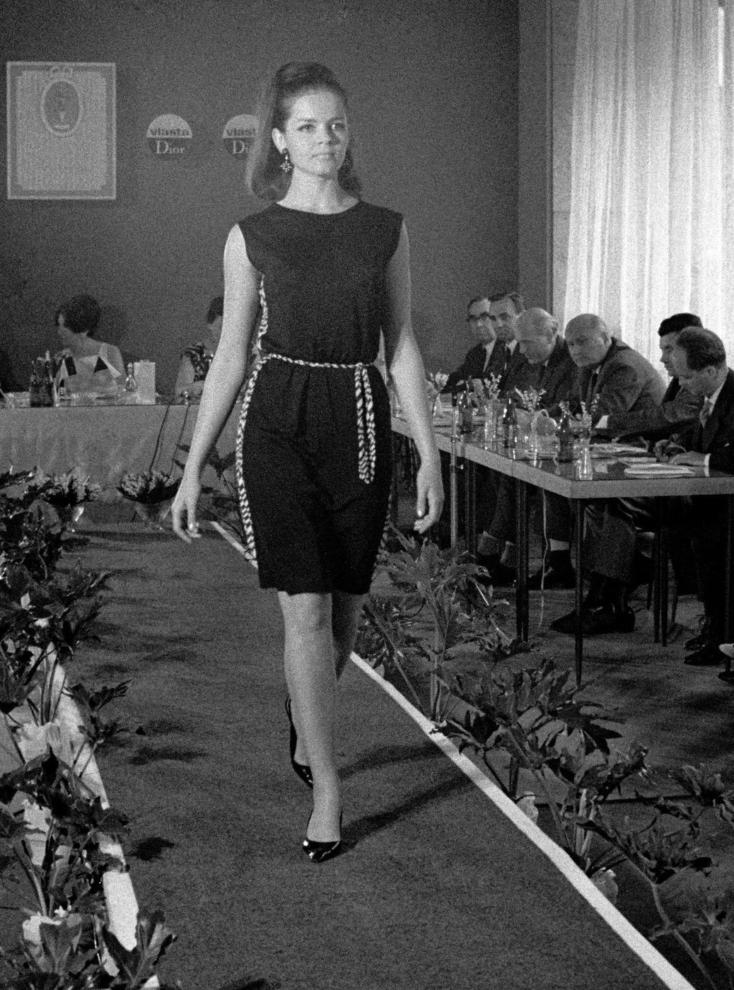 Stále žiari eleganciou: Prvá československá účastníčka Miss World ...