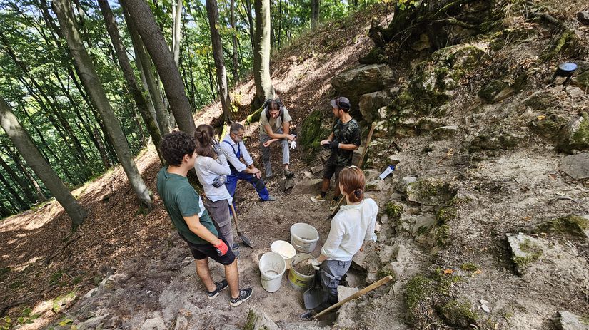 Cenné nálezy pomohol odkryť jazvec. Archeológovia skúmajú zaniknutý ...