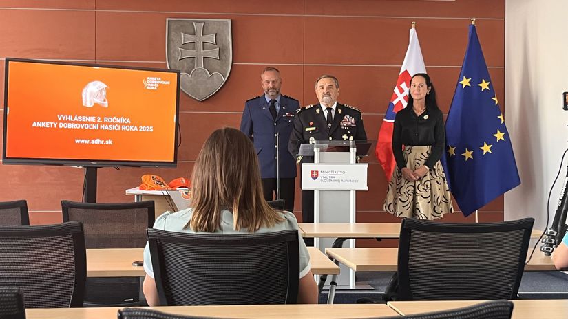 Začína 2. ročník ankety Dobrovoľní hasiči roka: hrdinovia zabojujú o sklenenú helmu - Domáce ...