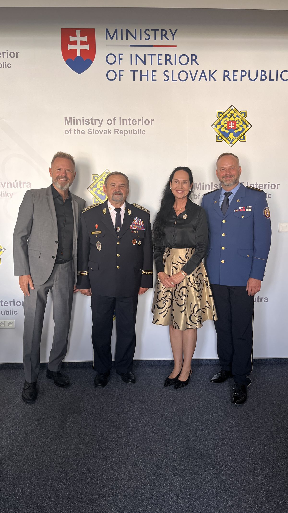 Začína 2. ročník ankety Dobrovoľní hasiči roka: hrdinovia zabojujú o sklenenú helmu - Domáce ...