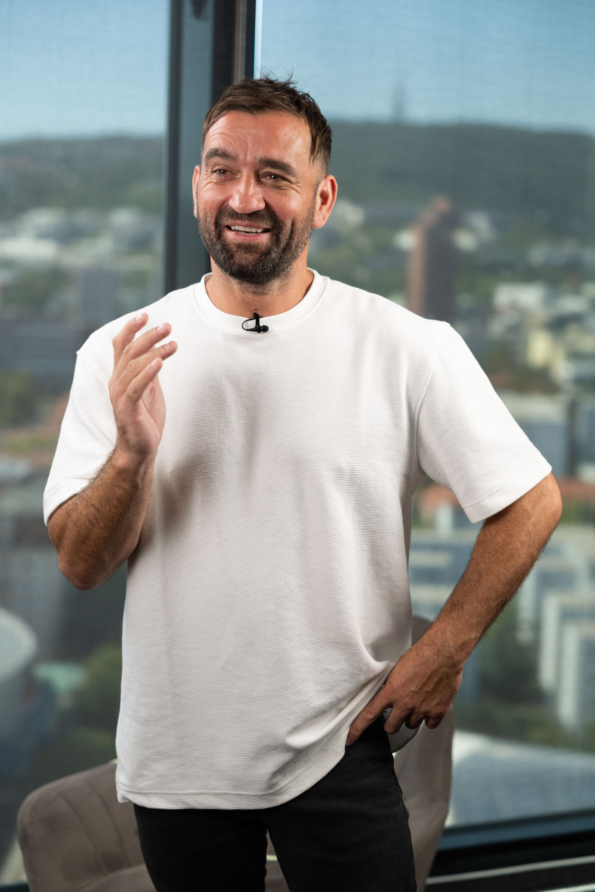 Odtrhával som si od úst, aby som si mohol vyberať úlohy, hovorí Milan Ondrík. Teraz zbieram ...