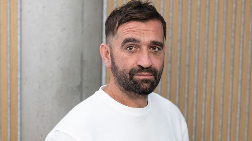 Odtrhával som si od úst, aby som si mohol vyberať úlohy, hovorí Milan Ondrík. Teraz zbieram ...