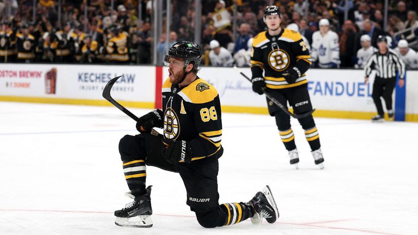 Fanúšikovia Bostonu si vydýchli. Český bombardér sa po zápale šliach ...