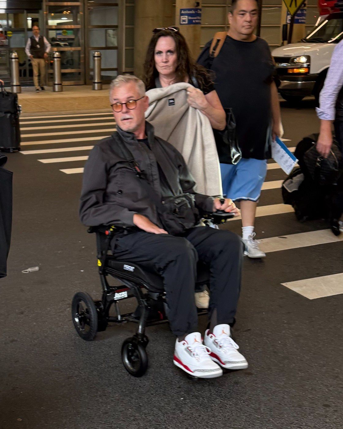 Smrteľná choroba ho mení na nepoznanie: Slávny herec sa objavil na ...