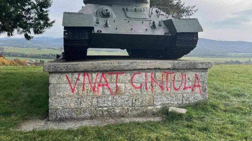 „Vivat Cintula“ na pamätníku SNP. Fico opäť spojil atentátnika s ...