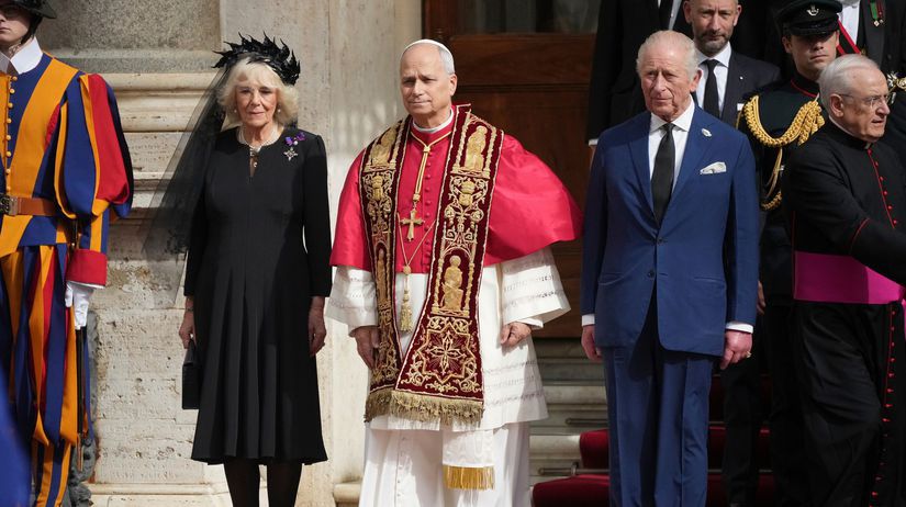 Karol III. je po 500 rokoch prvým britským kráľom, ktorý sa modlil s ...