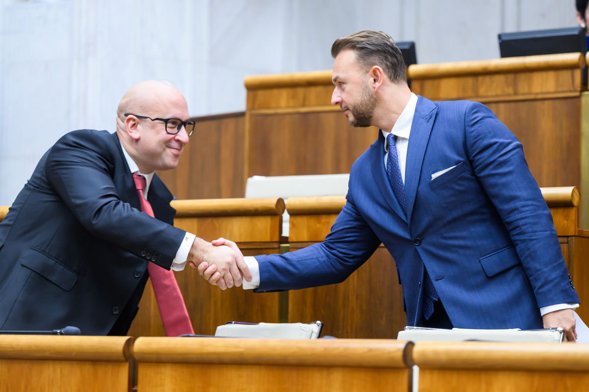 Konflikt v koalícii rastie: Hlas nechce byť „handrou“, žiada hlavy ...