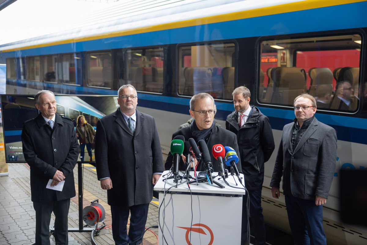 Vlak, ktorý má poraziť autá aj lietadlá: Luxusný Comfort Jet dostane ...