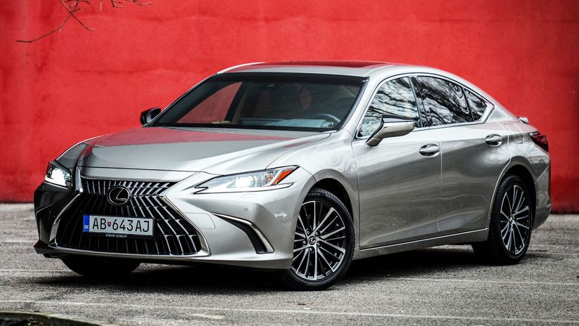 Test: Lexus ES 300h Legacy Edition – kupujte kým sa dá. Toto je luxus ...
