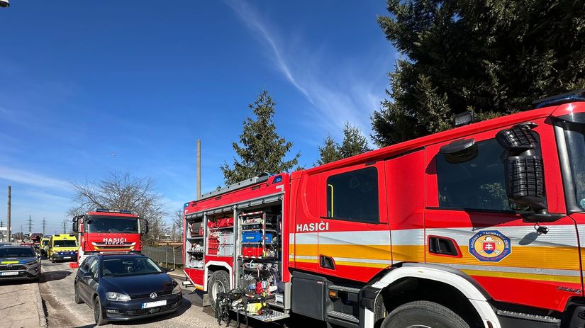Fotovoltika generuje prúd aj počas požiaru: Hasiči skúšajú nové postupy ...