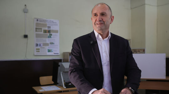 Progresívne Bulharsko mieri za víťazstvom. Bude Radev novým „Orbánom“ v ...