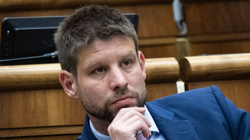 Spájanie opozície do bloku? Prieskum posiela Šimečkovi a spol. jasné ...